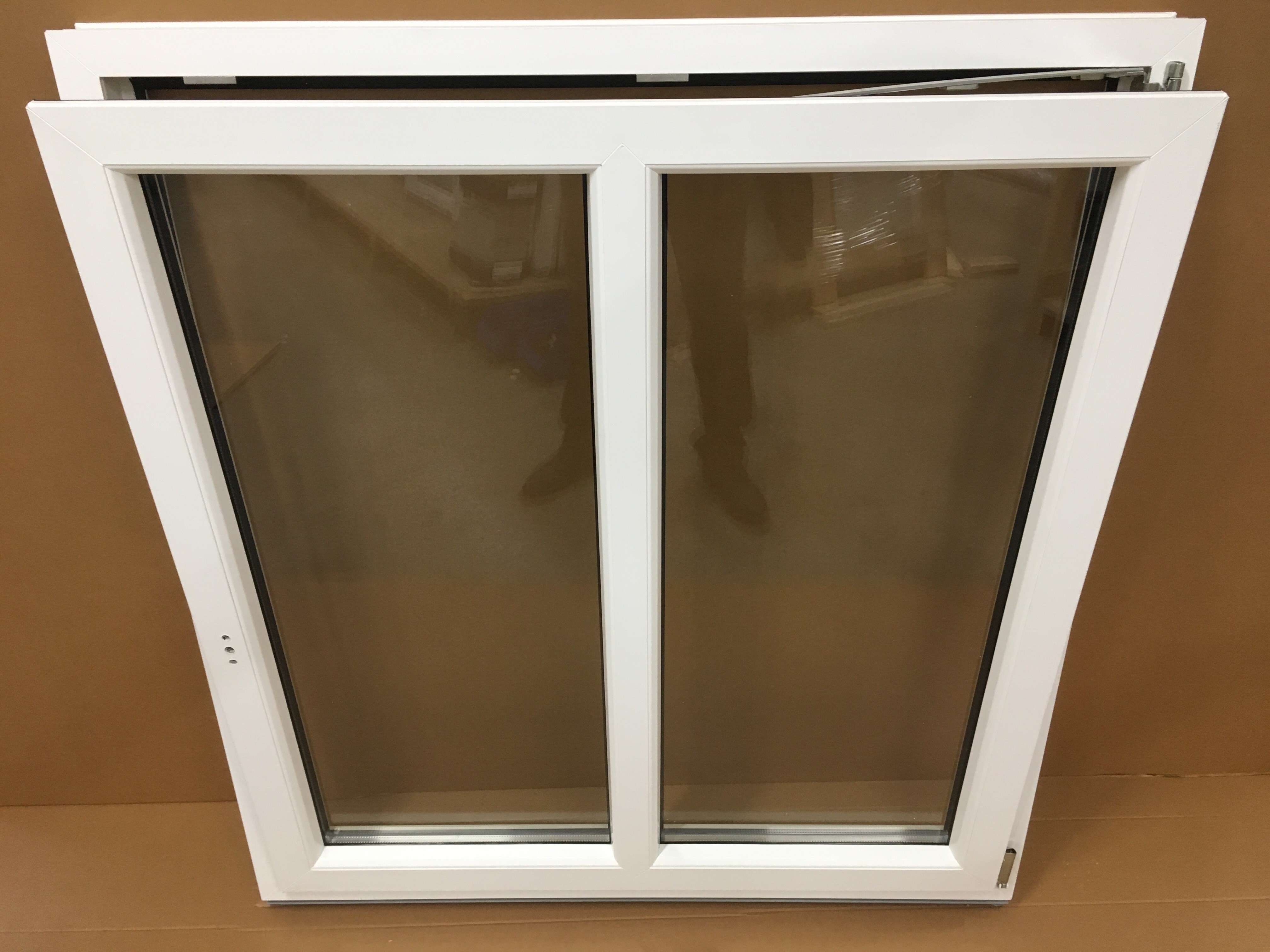 PVC opening window with side handle | Jonas Vinduer